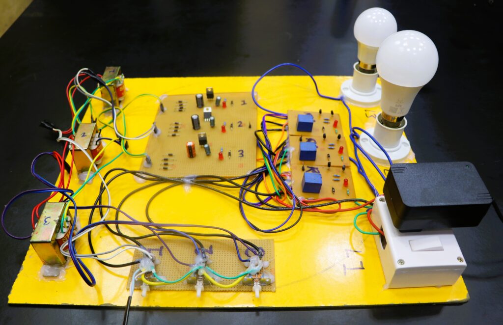 Automated Three Phase Switching System An Electrical Project Circuits Bazaar 8017